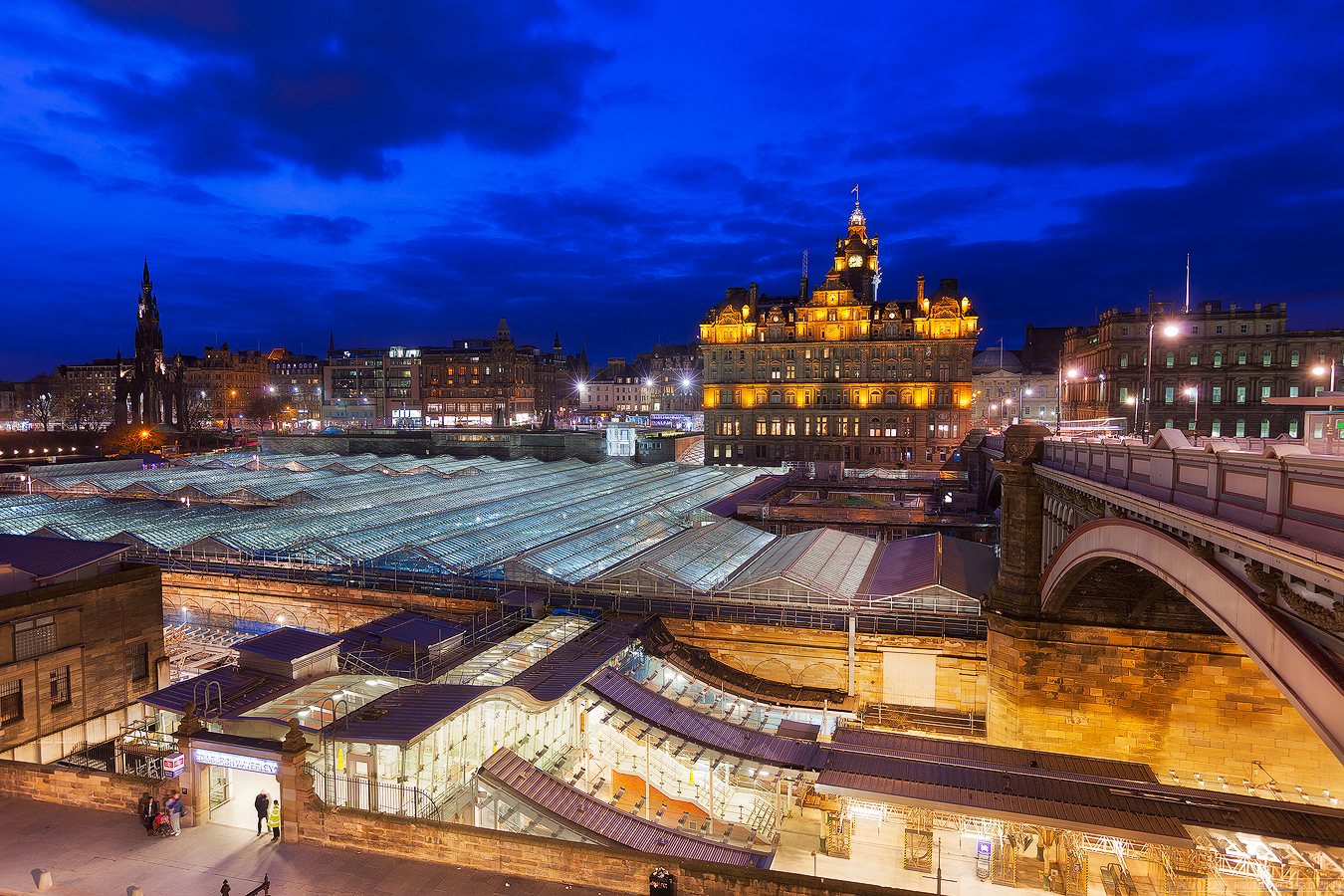 Station in Edinburgh - HDRshooter