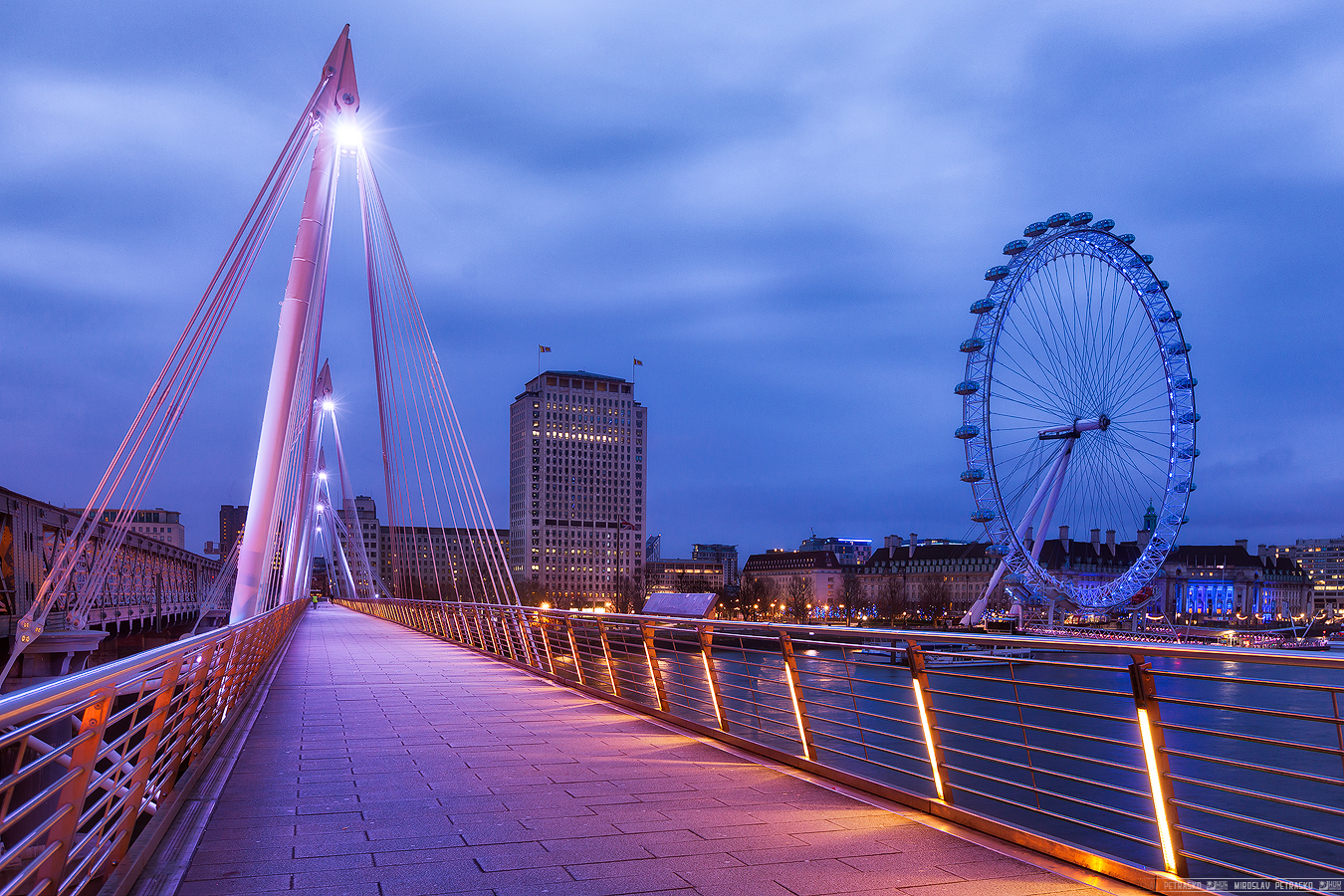 Early morning on the Hungerford bridge - HDRshooter
