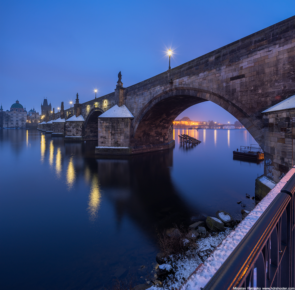Winter morning at the Charles bridge - HDRshooter