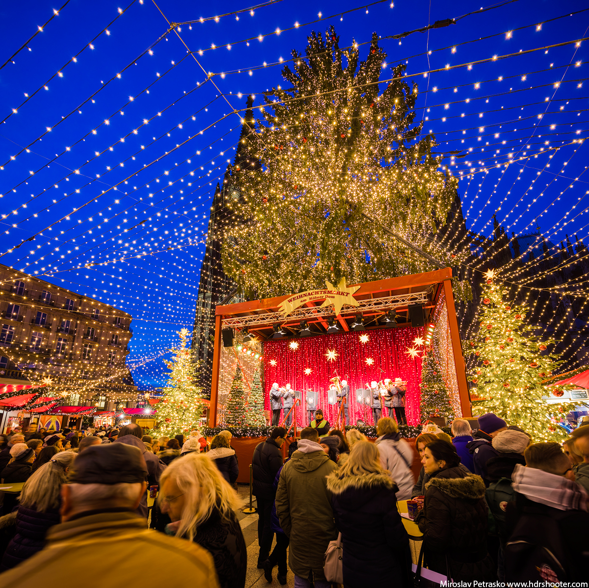 At the Christmas market in Cologne, Germany - HDRshooter