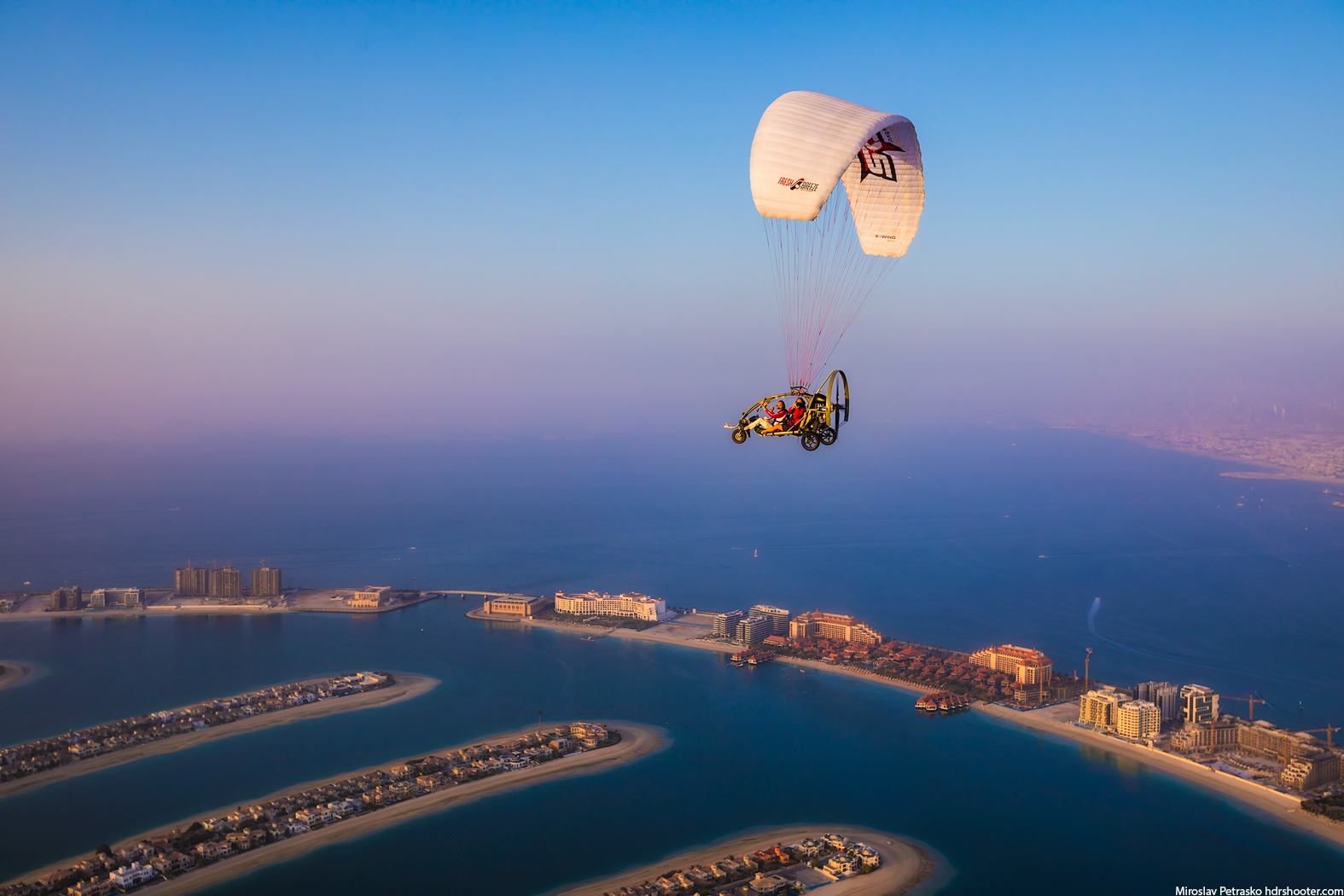 Flying over the Dubai Marina - HDRshooter