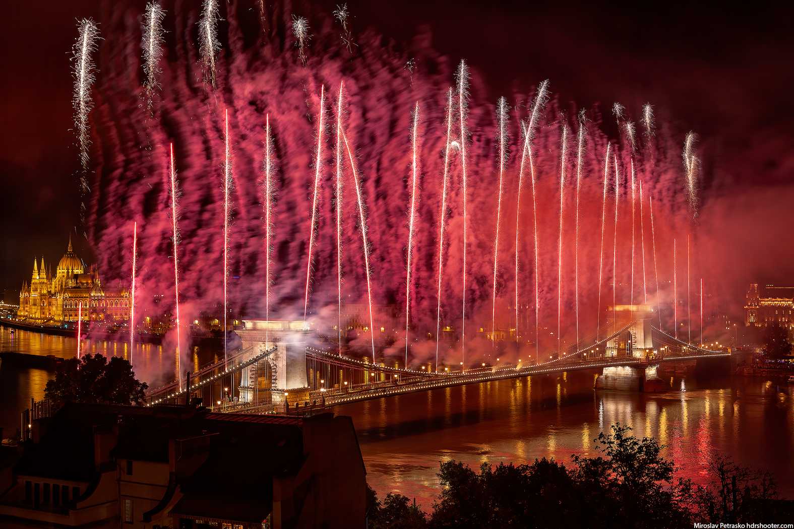 Fireworks over the Chain bridge - HDRshooter