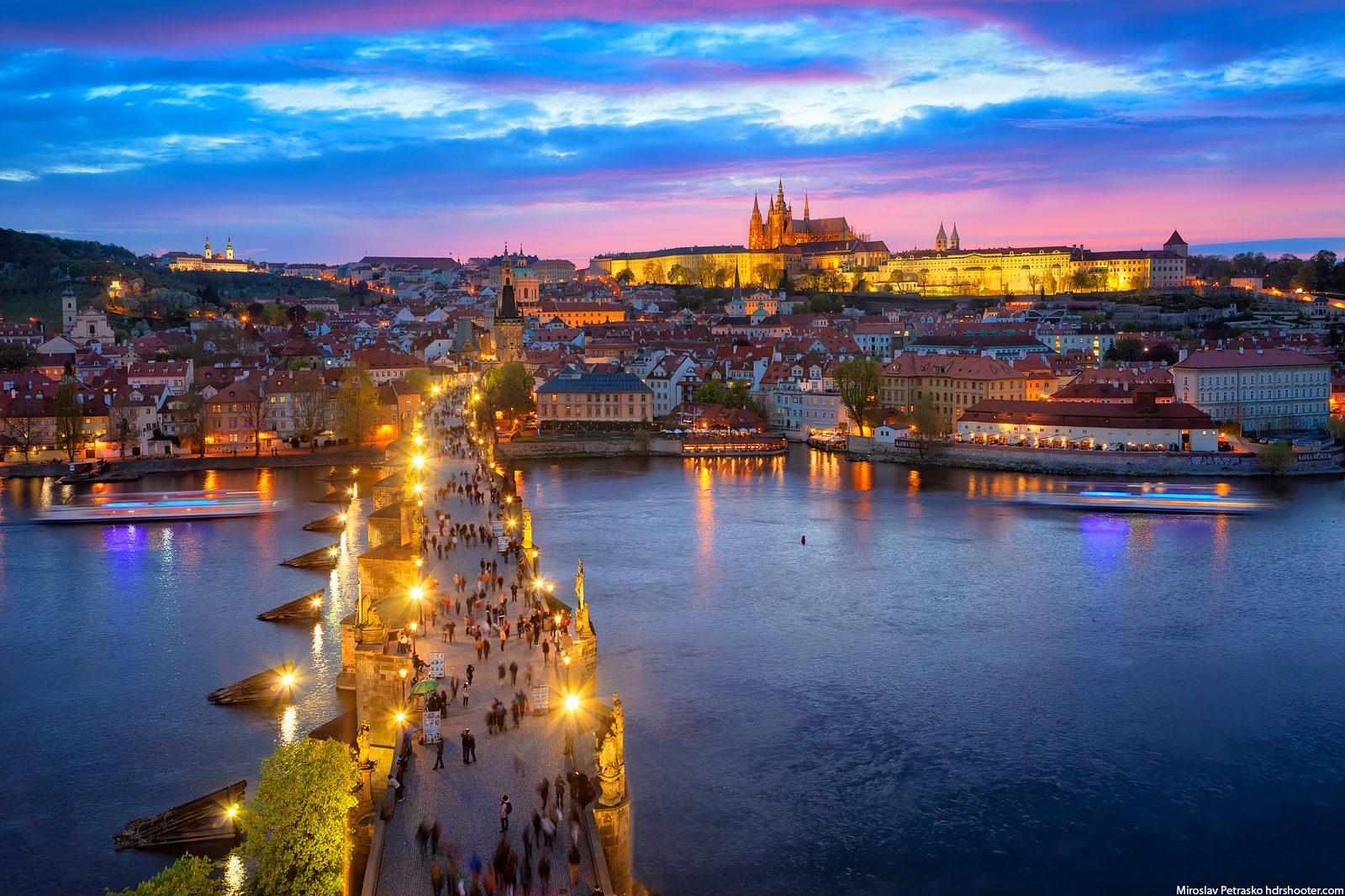 Busy evening on the Charles Bridge - HDRshooter